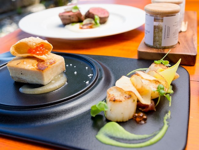 Outdoor Dining in Fiji | Fiji Marriott Resort Momi Bay